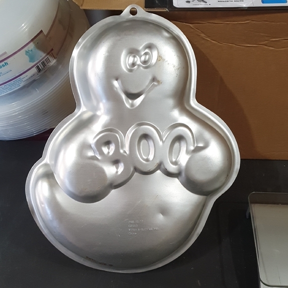Wilton | Kitchen | Vintage Halloween Ghost Cake Pan With Boo Design ...